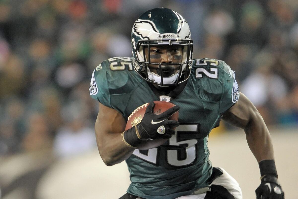 Who Wears the Crown: Who Is the Best Player for Philadelphia Eagles ...