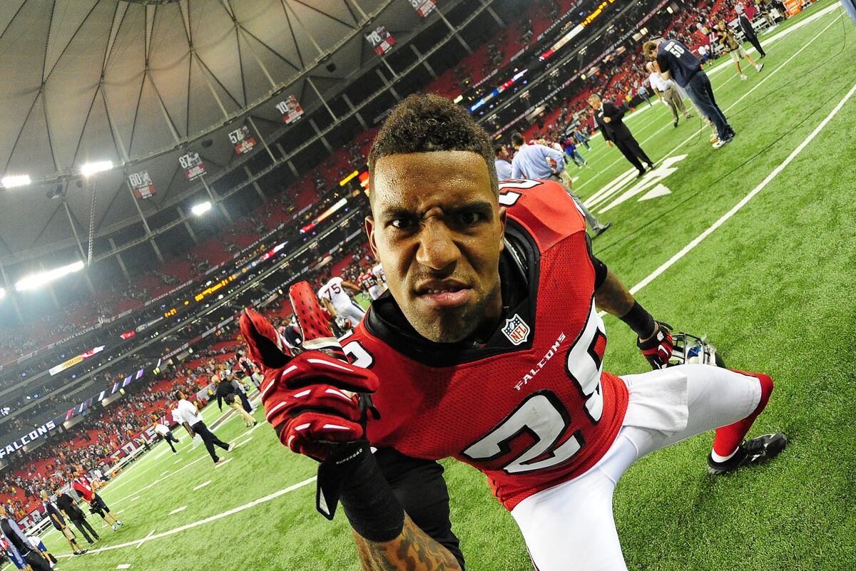 Atlanta Falcons' Thomas DeCoud Plays 'Super Troopers' Meow Game on ...
