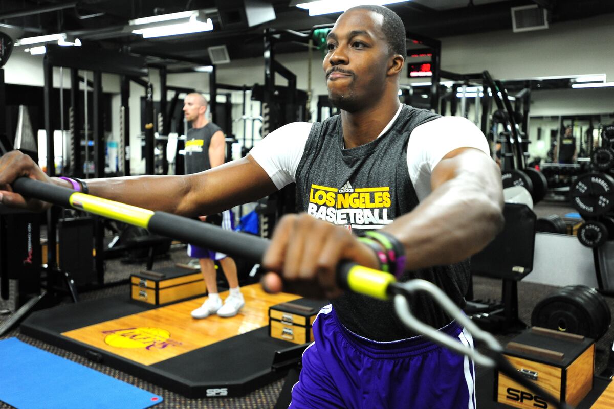 Dwight Howard Hopes to Play In Preseason While Rehabbing Back Injury ...