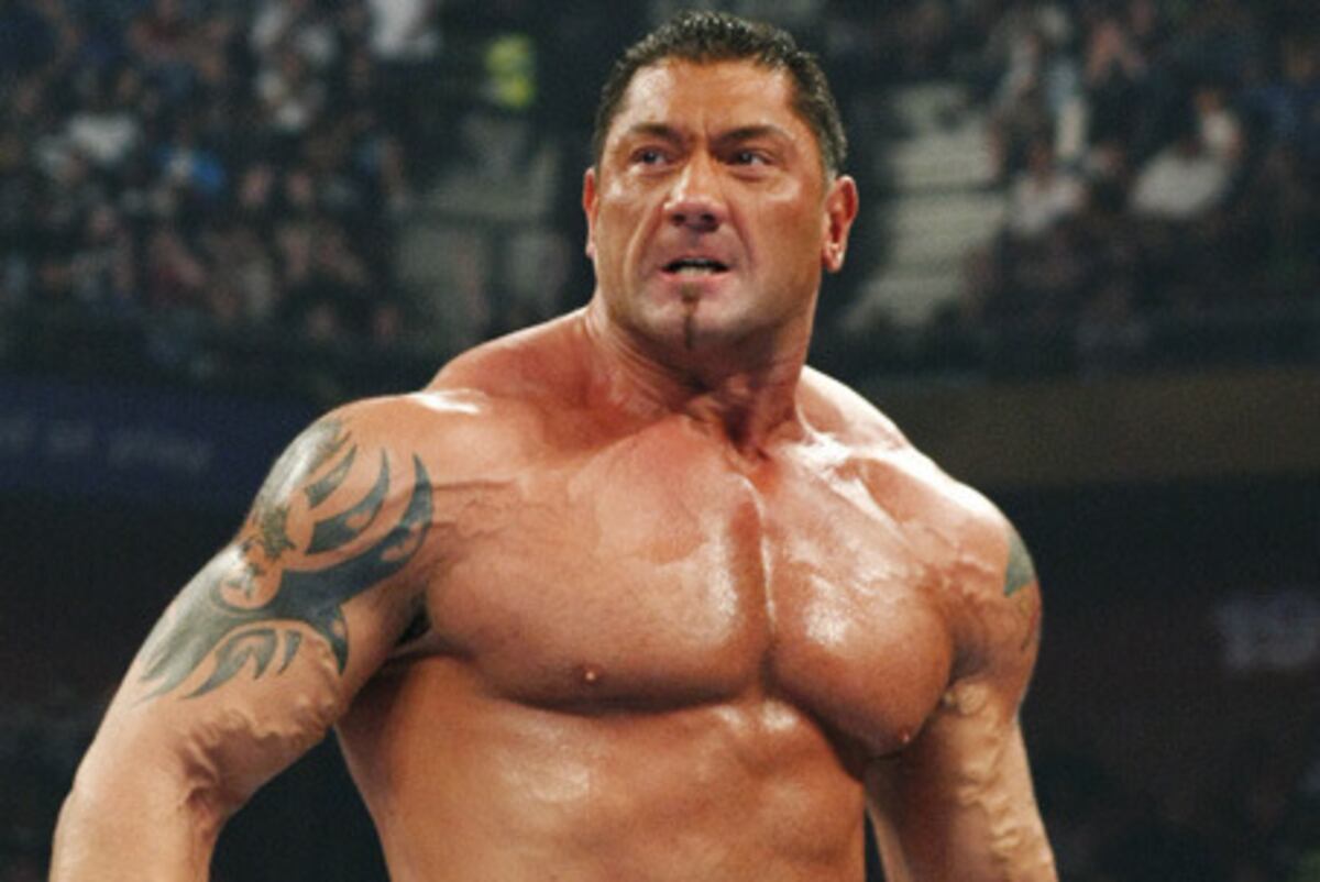 WWE's Dave Bautista Wins Professional MMA Debut in 4 Minutes | News ...