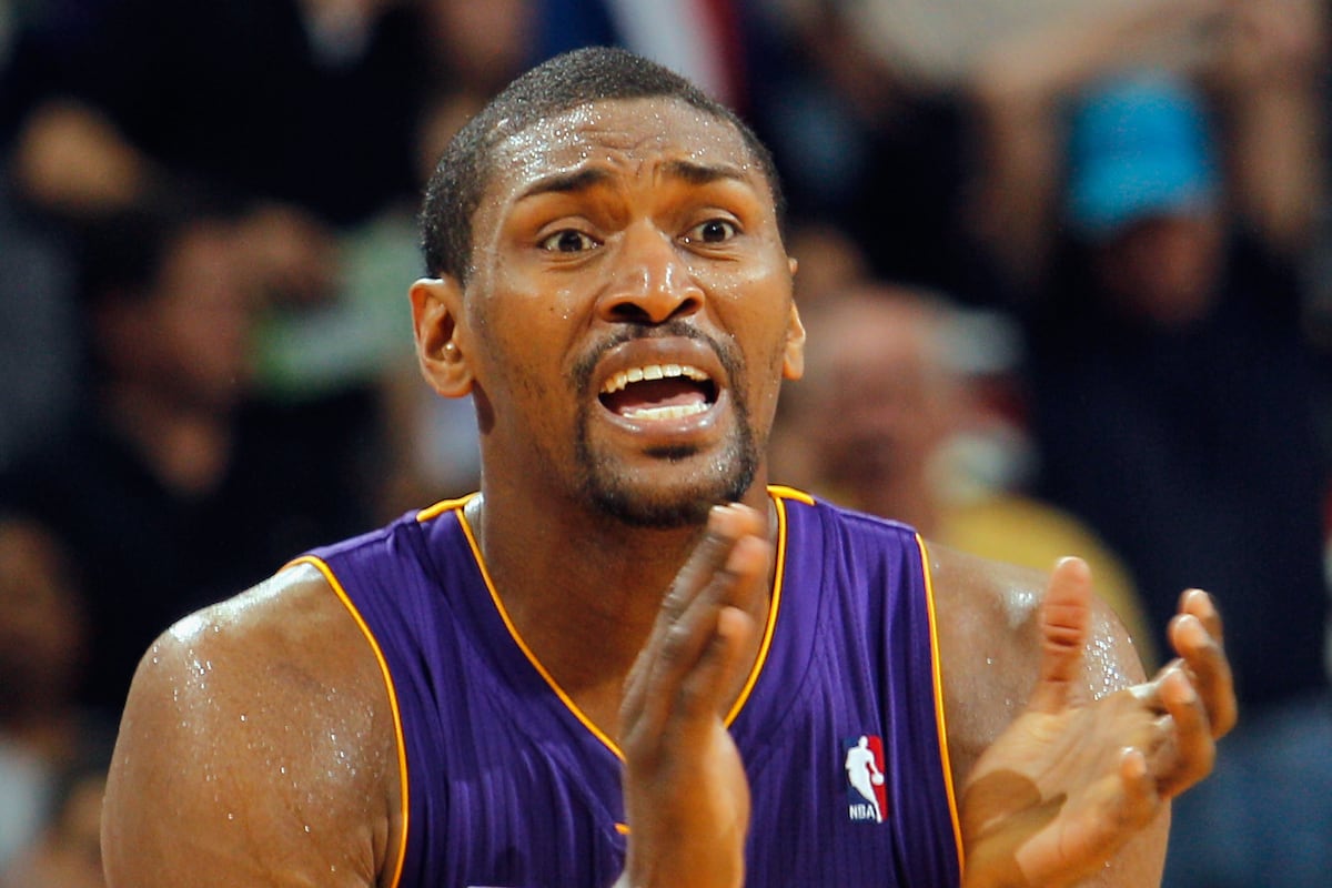 Lakers' Metta World Peace Goes into Stands to Lay a Kiss on Fan's Hand ... Lakers' Metta World Peace Goes into Stands to Lay a Kiss on Fan's Hand ...