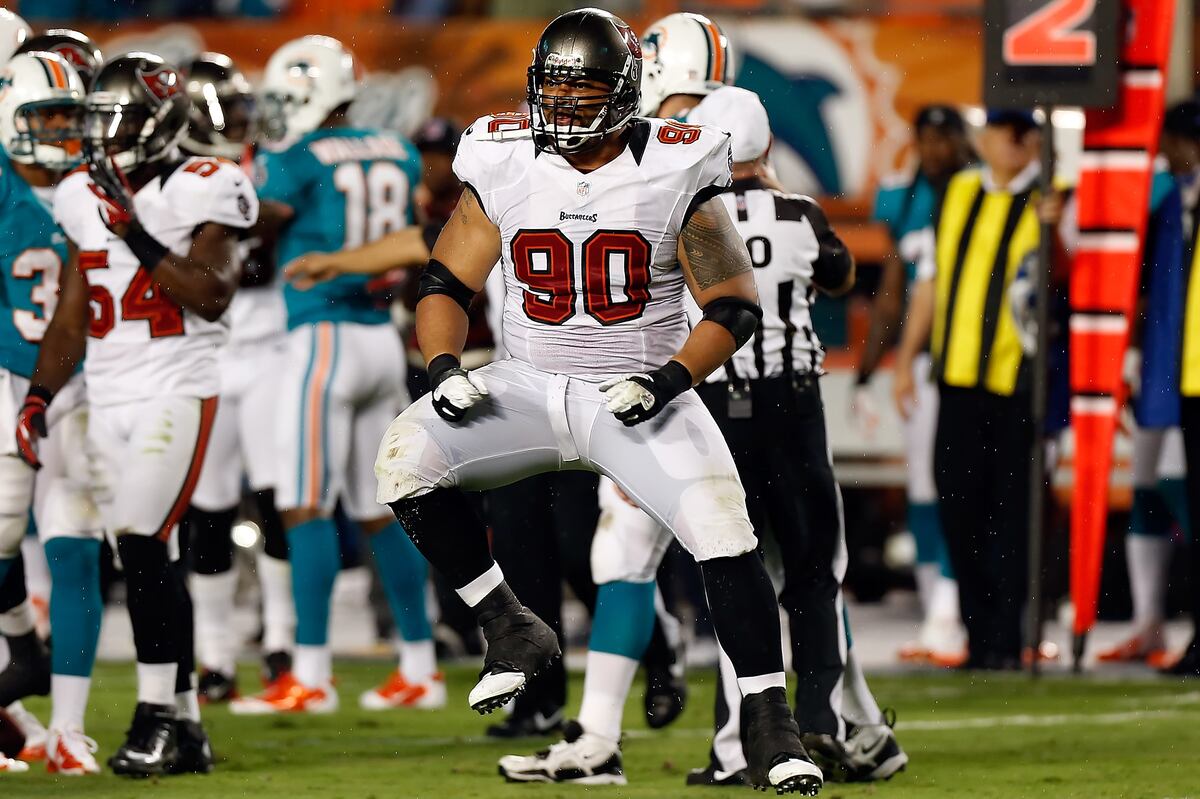 Tweak to DT Roy Miller Leads to Bucs' Success vs. Run, and More NFC ...