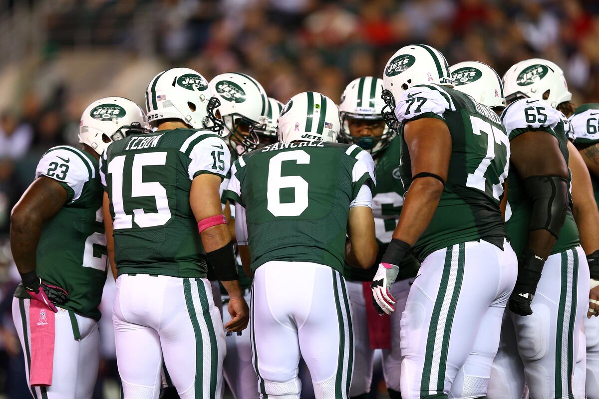 Tim Tebow, Mark Sanchez Know Their Places in the Jets Locker Room ...