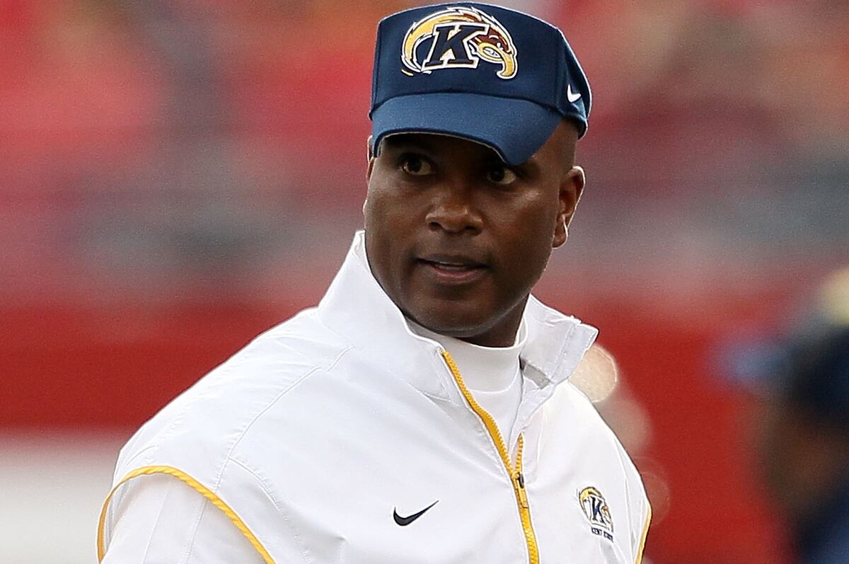 Kent State Continues Perfection in MAC with 35-24 Win over Akron Zips ...