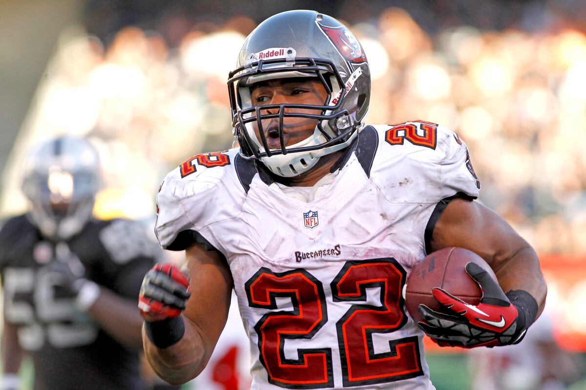Making the Case for Doug Martin as NFL Offensive Rookie of the Year ...