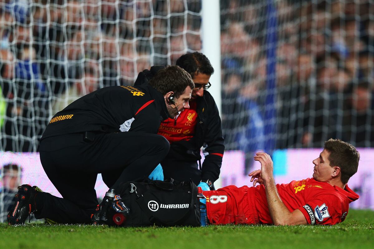 Liverpool Captain Steven Gerrard Set to Undergo Scan on Knee Injury ...