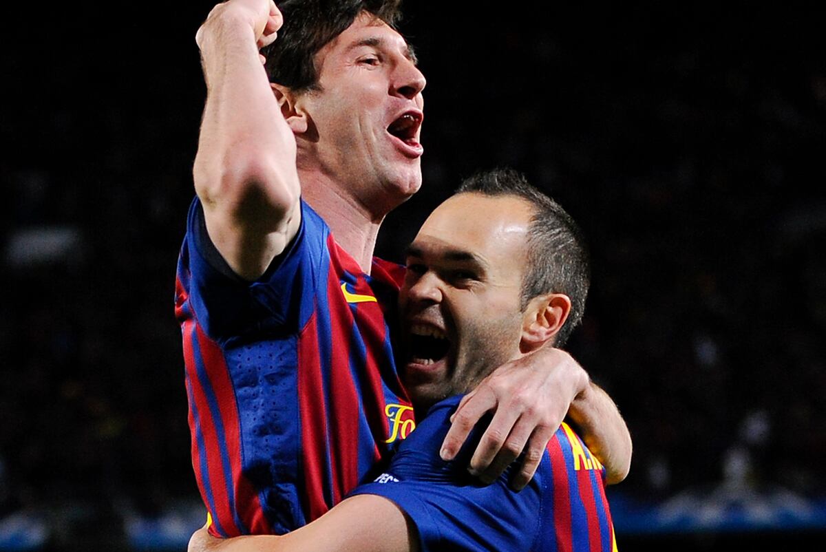 Amazing Andres Iniesta Skill Steals Show from Leo Messi's Barça Goals ...