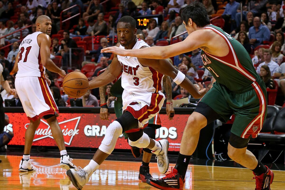 Dwyane Wade Wins NBA Player of the Night with Monstrous Return vs ...