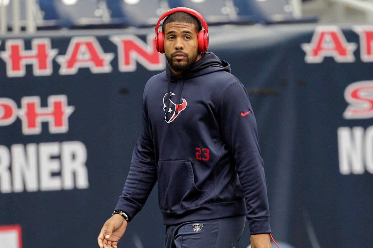 Arian Foster Makes Good Use of Fame, Gifts Free Tickets for Twitter ...