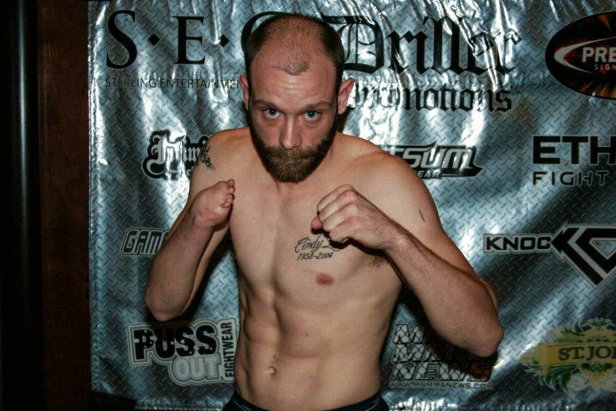 MMA Knockout: Watch One-Handed Fighter Nick Palmer Score a Violent 14 ...