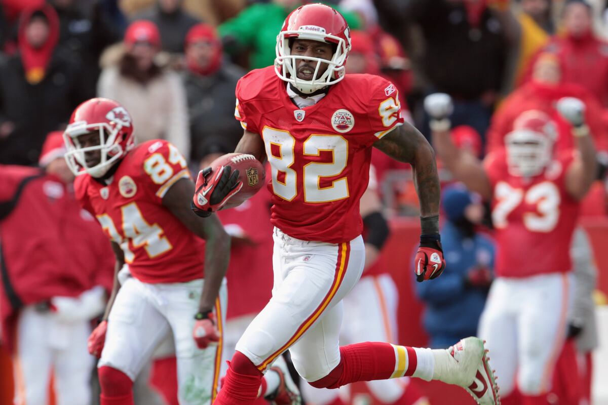 Dwayne Bowe: Chiefs Star WR Should Never Play Again for Kansas City ...