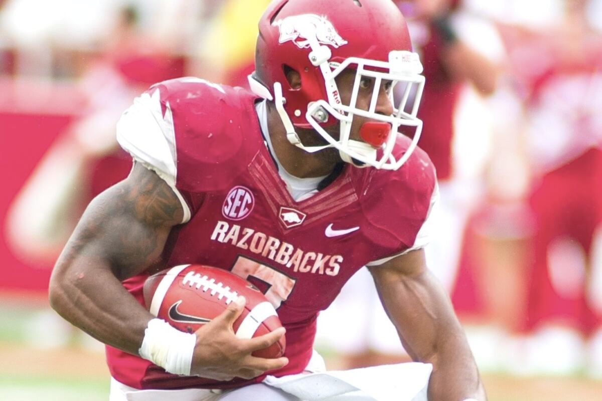 Arkansas Running Back Knile Davis Officially Declares for 2013 NFL ...