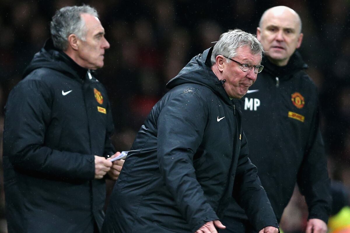 Manchester United: Sir Alex Ferguson Screams at Officials, Loses Gum ...