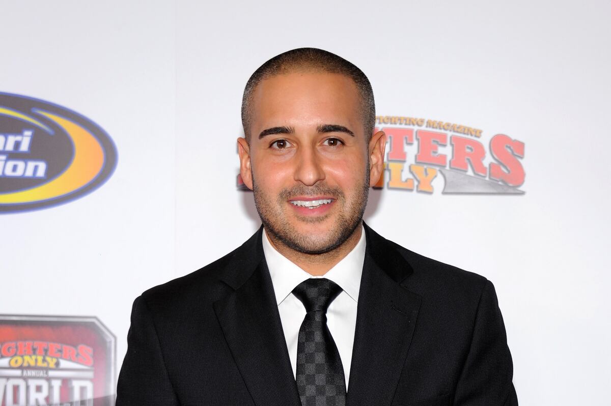 Jon Anik Fills in for an Ill Mike Goldberg for UFC 155 Announcing ...