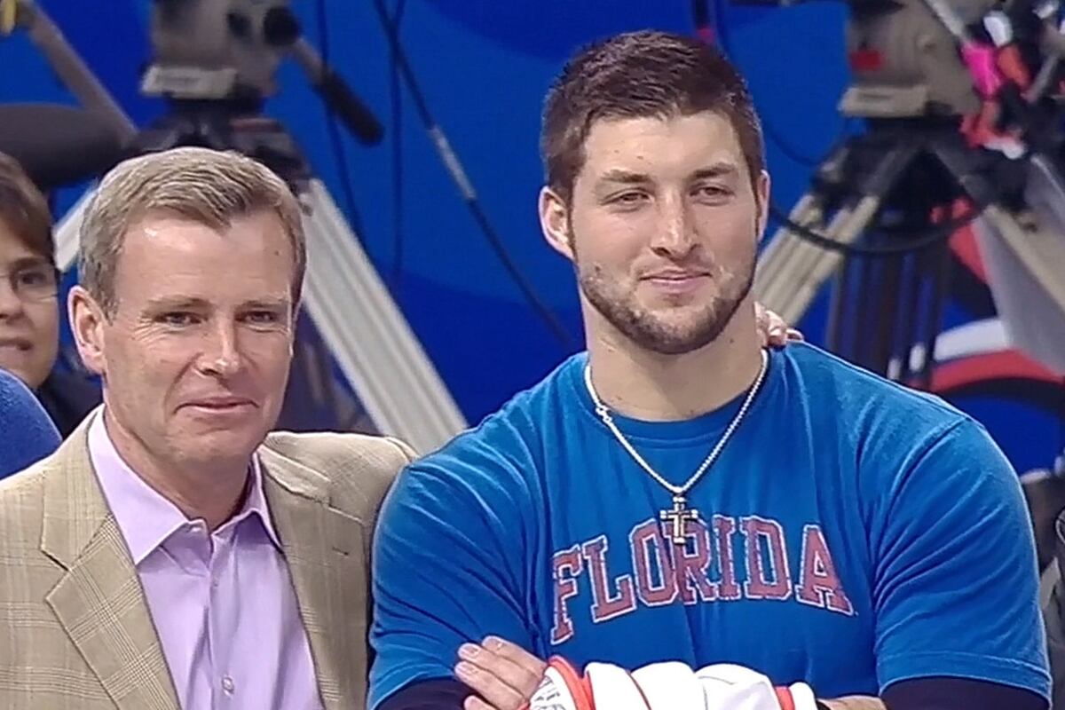 Tim Tebow Gets Precious Bro Hug from Tom Rinaldi While Florida Loses ...