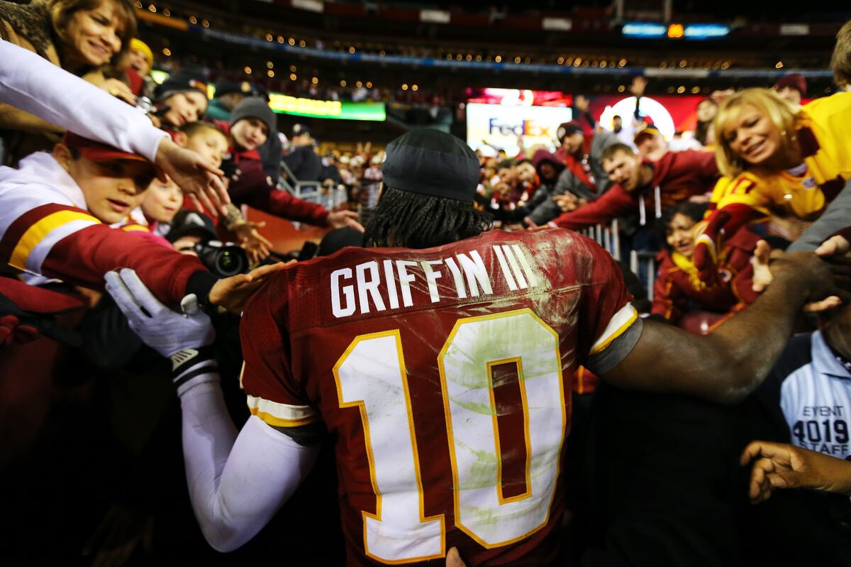 All Hail Robert Griffin III: Why RG3 Was Right to Play Hurt for the ...