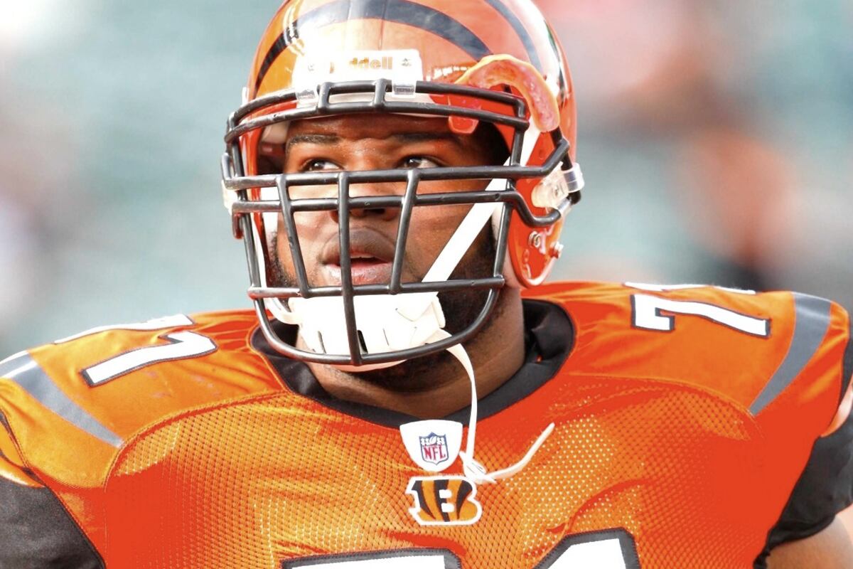 Bengals Lineman Andre Smith Arrested for Allegedly Bringing Handgun to ...