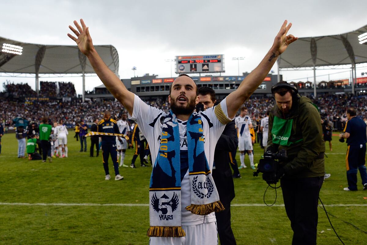 Landon Donovan's Return Makes L.A. Galaxy Favorites to Win MLS Cup ...