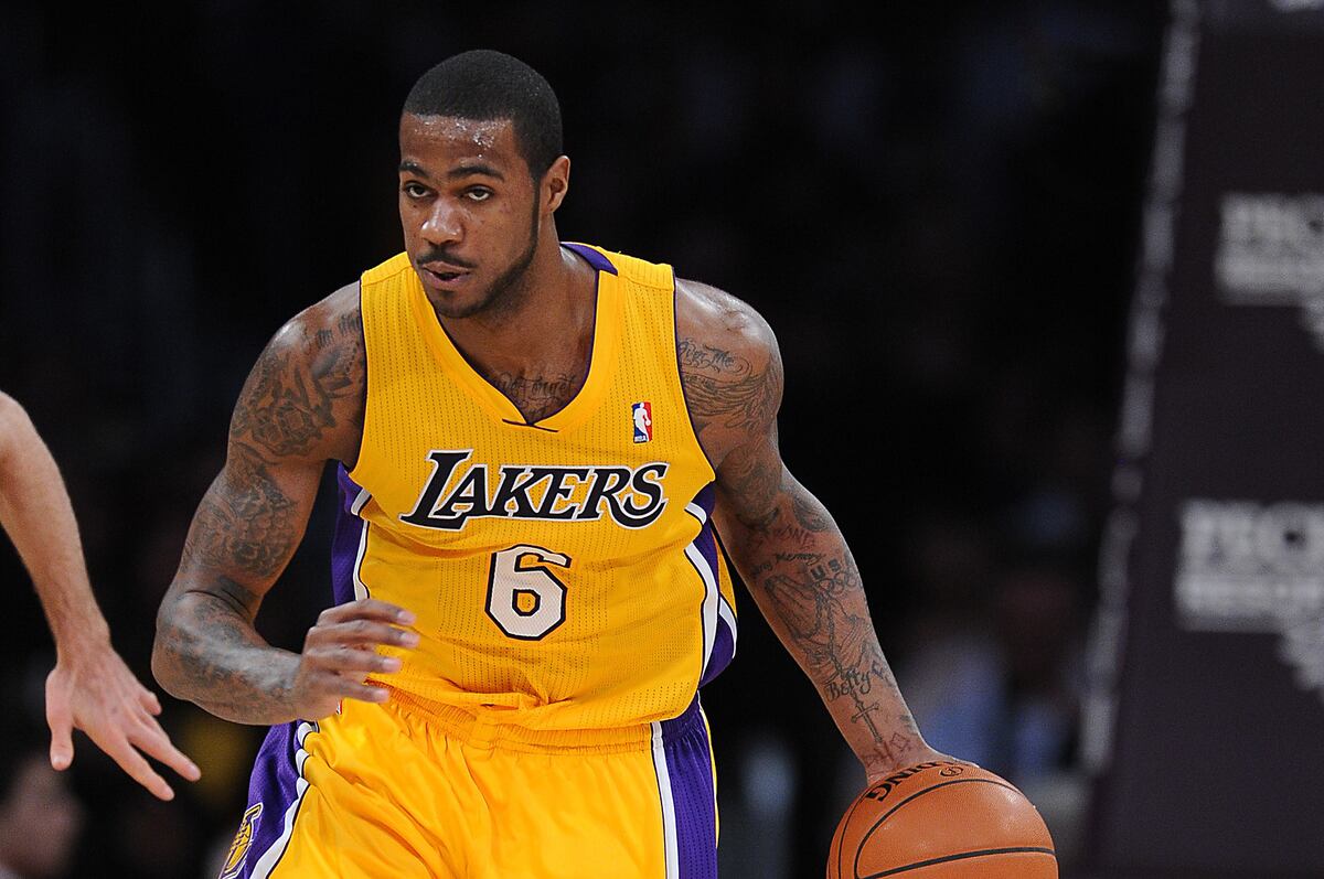 Lakers vs. Bulls: Strong Performance from Earl Clark Shows He Should ...