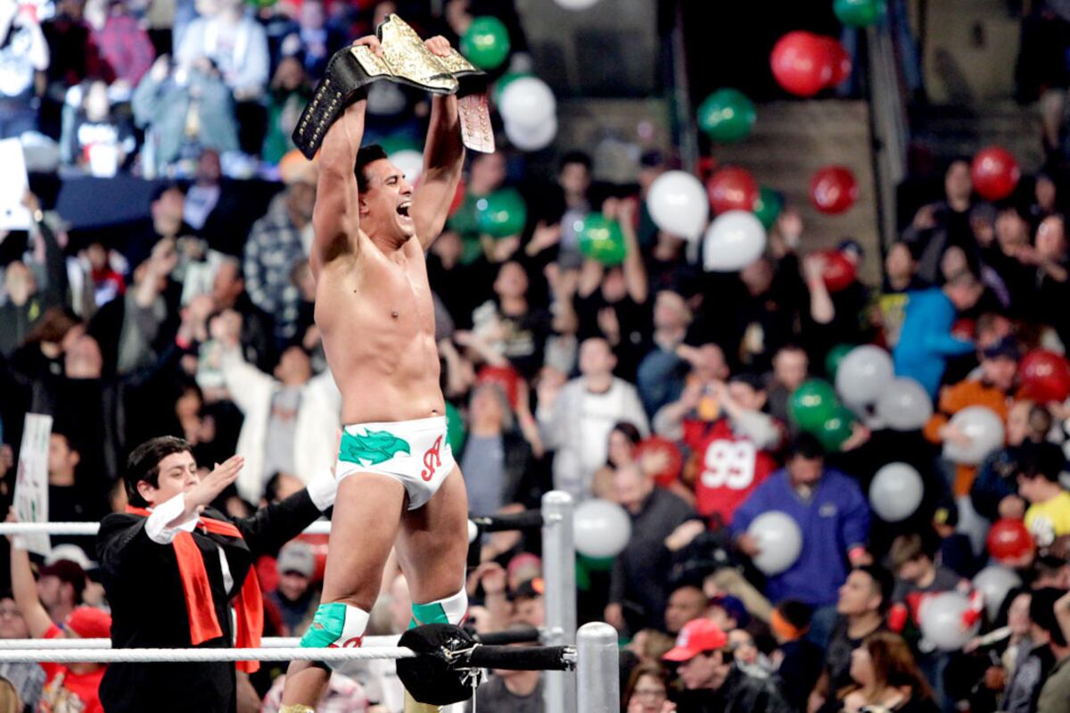 Alberto Del Rio Retains the World Championship at WWE Royal Rumble ...