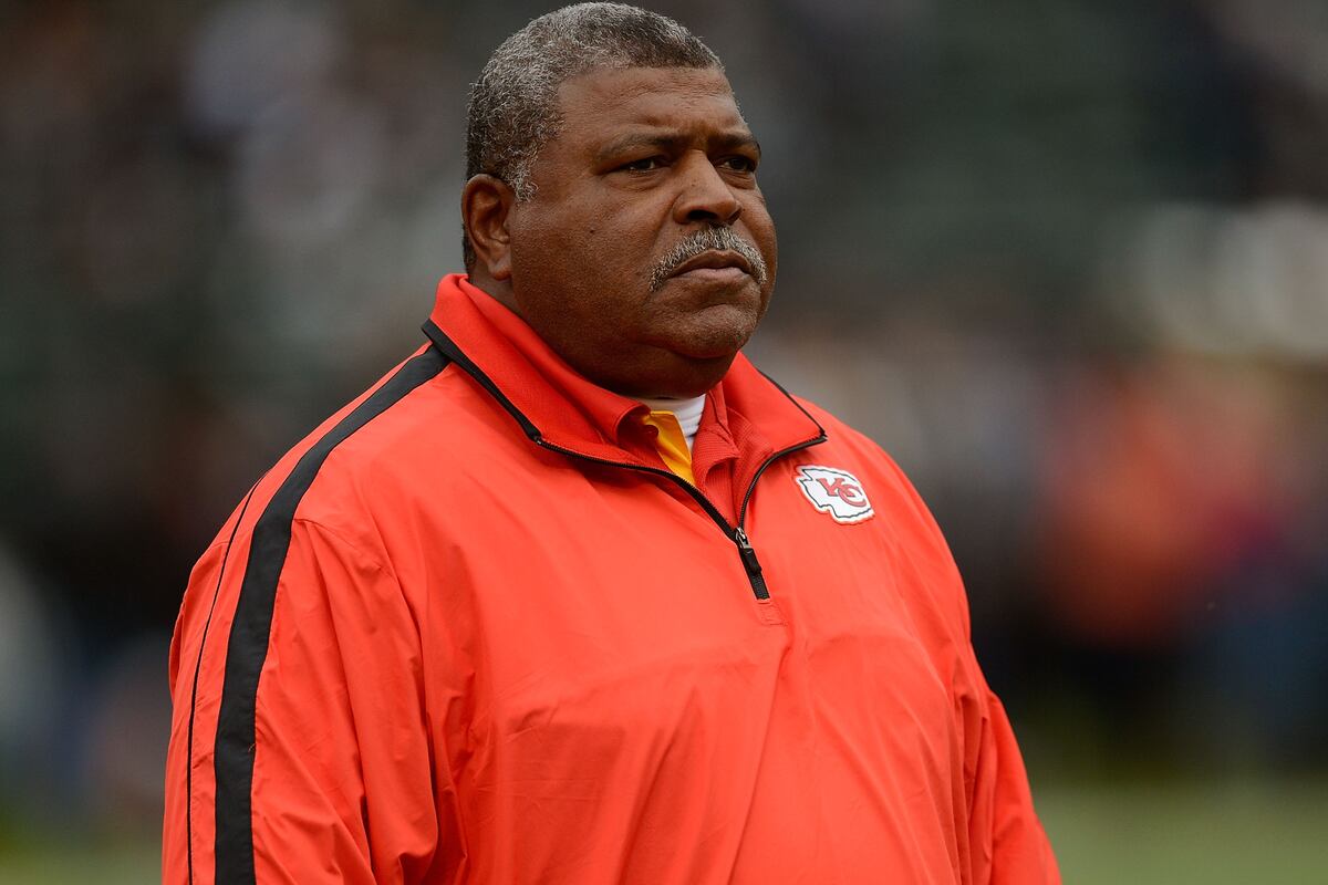 Romeo Crennel Is the Best Fit for New Orleans Saints' 3-4 Defense ...