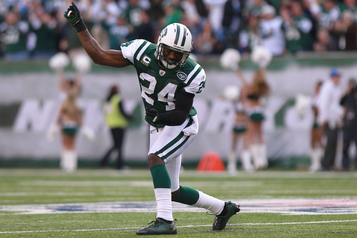 Why John Idzik, Jets are Playing the Darrelle Revis Situation Perfectly ...