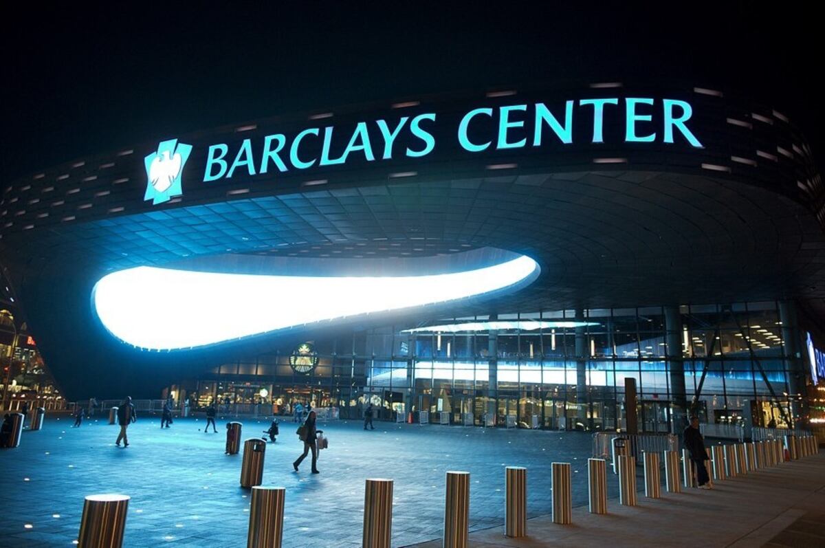 NY Islanders: A Fans First Look at the Barclay's Center in All of Its ...