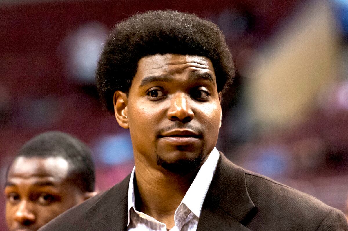 How Lost Season Will Impact Andrew Bynum's Value on Free-Agent Market ...