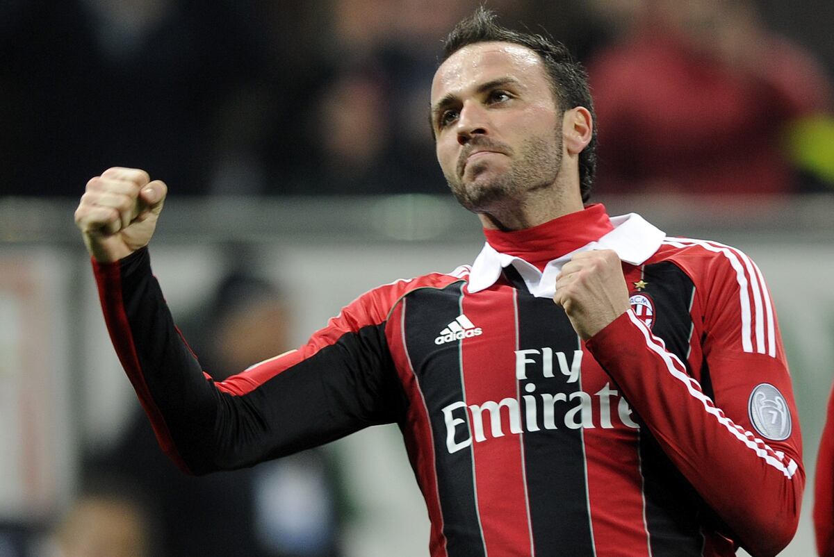 World Football Highlights: AC Milan Takes Down 10-Man Lazio, 3-0, at ...