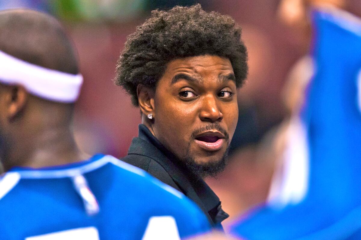 76ers' Andrew Bynum Is Contemplating Season-Ending Knee Surgery | News ...