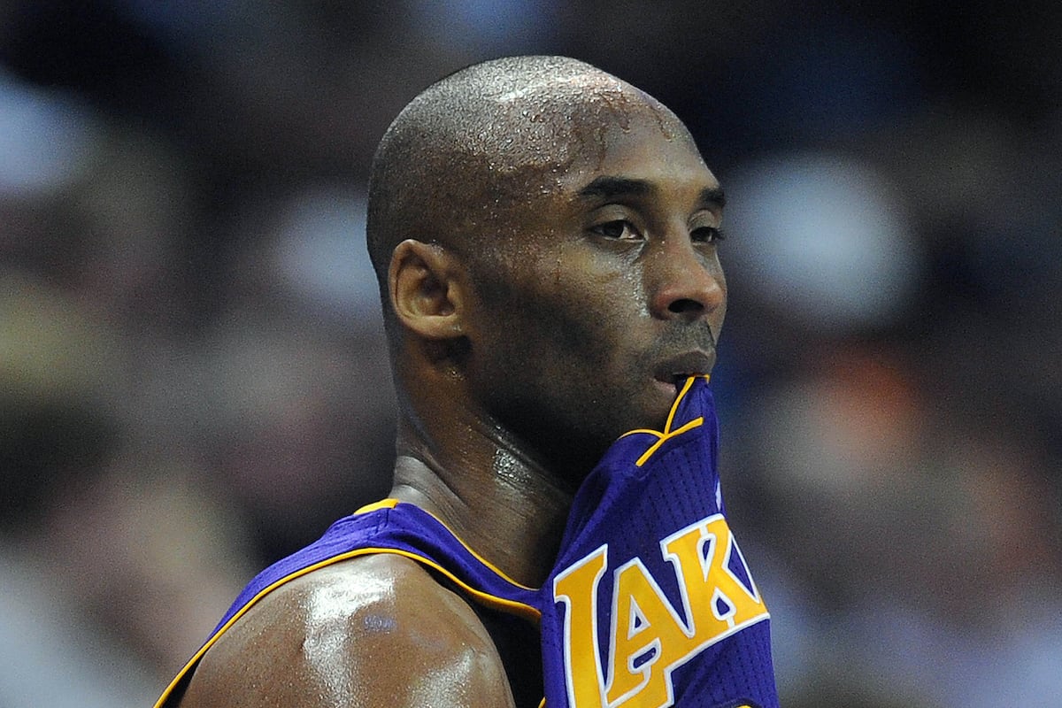 Watch OKC Thunder Fan Steal Kobe Bryant's Sweaty Towel After Lakers ...