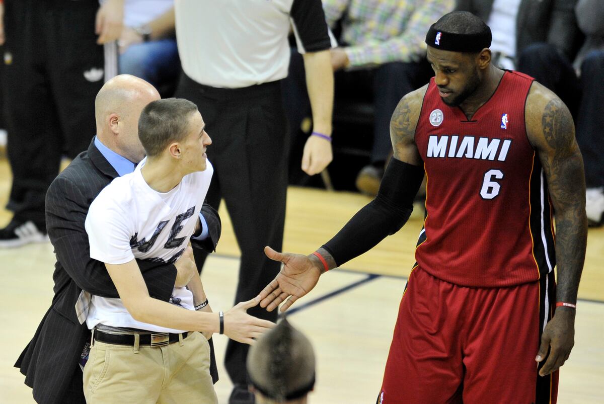 Cleveland Embarrasses Itself in Return of LeBron James and the Miami ...