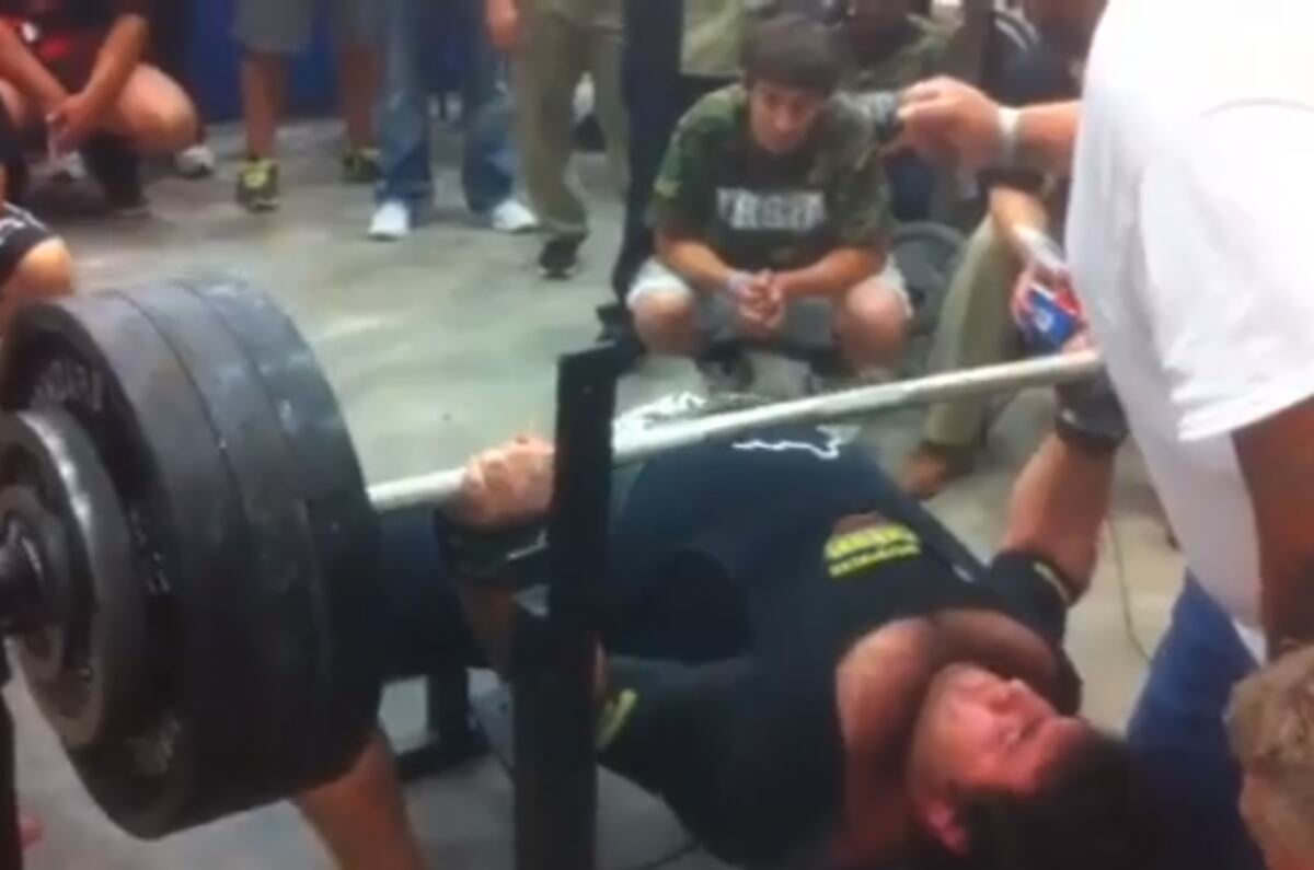 Texas High School Football Player Amazes with 700-Pound Bench Press ...