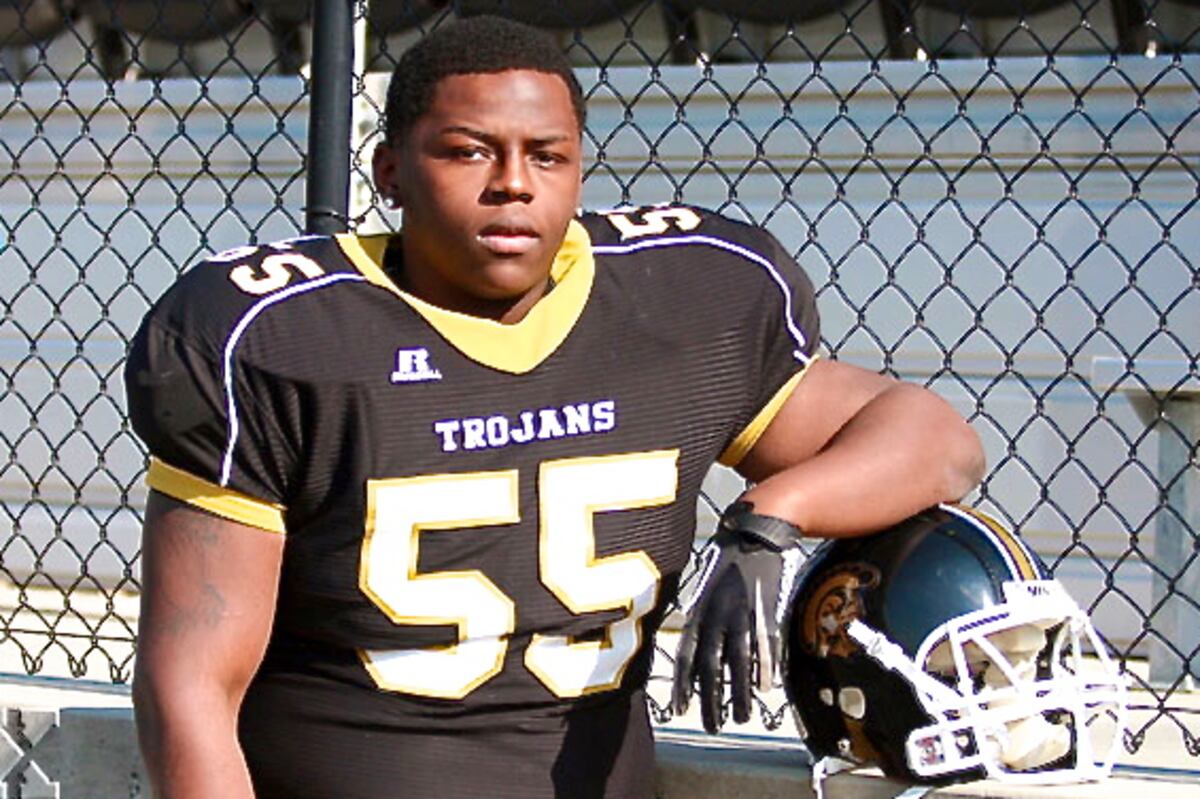 Dontavius Russell Commits to Georgia: Bulldogs Land Massive 4-Star DT ...