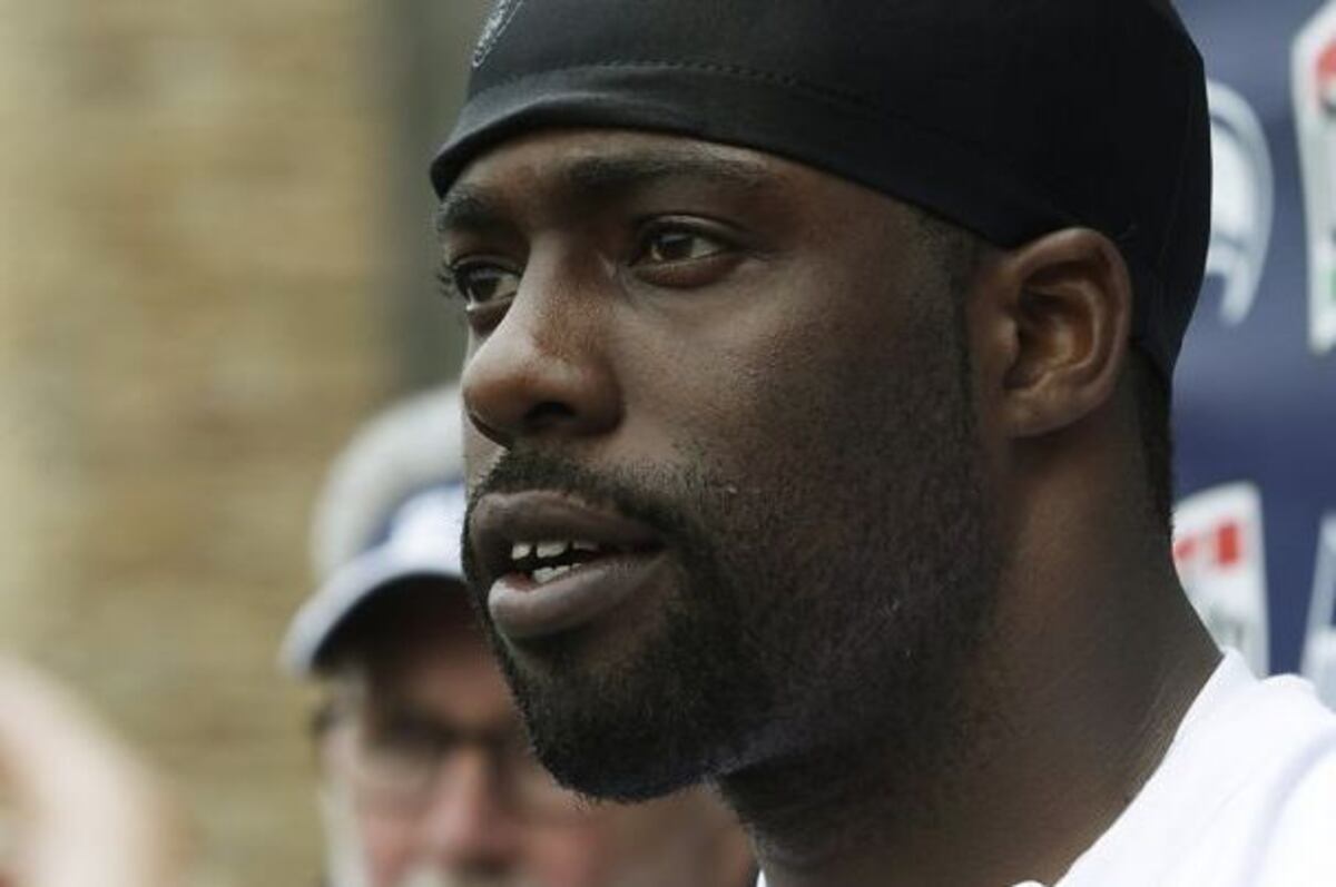 Atlanta Falcons Sign Falsely Imprisoned High School Football Star Brian ...