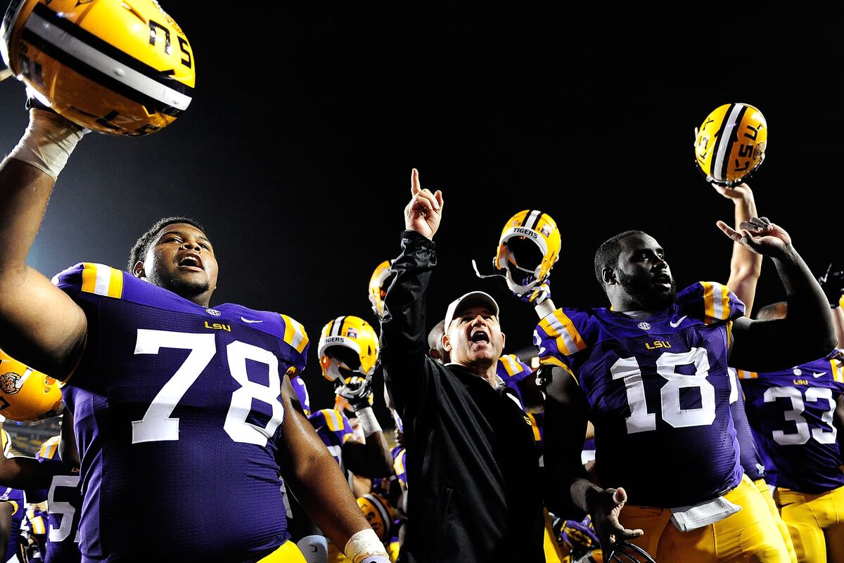 10 College Football Programs Who Host the Best Recruiting Visits | News ...