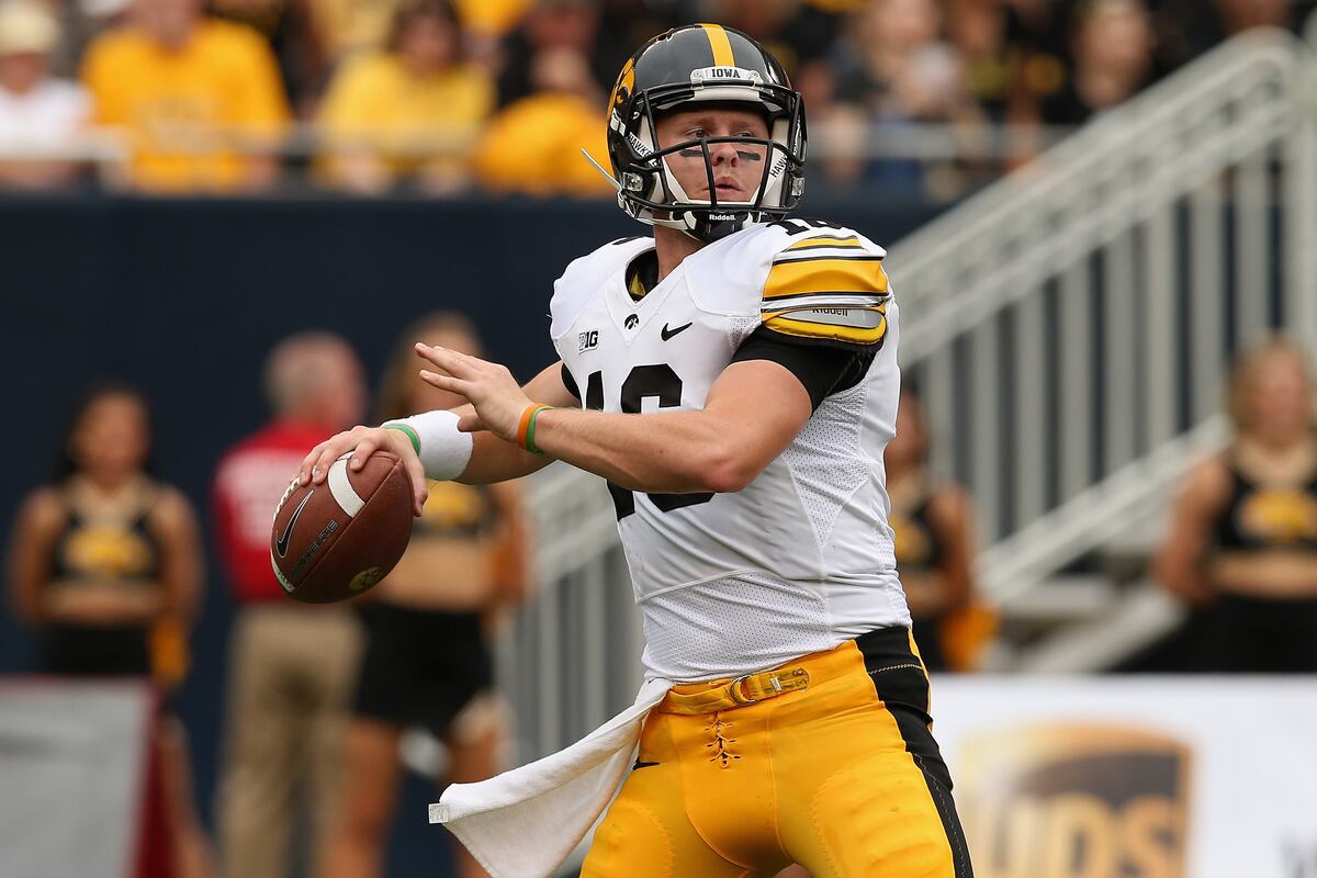 James Vandenberg: Video Highlights from Former Iowa QB | News, Scores ...
