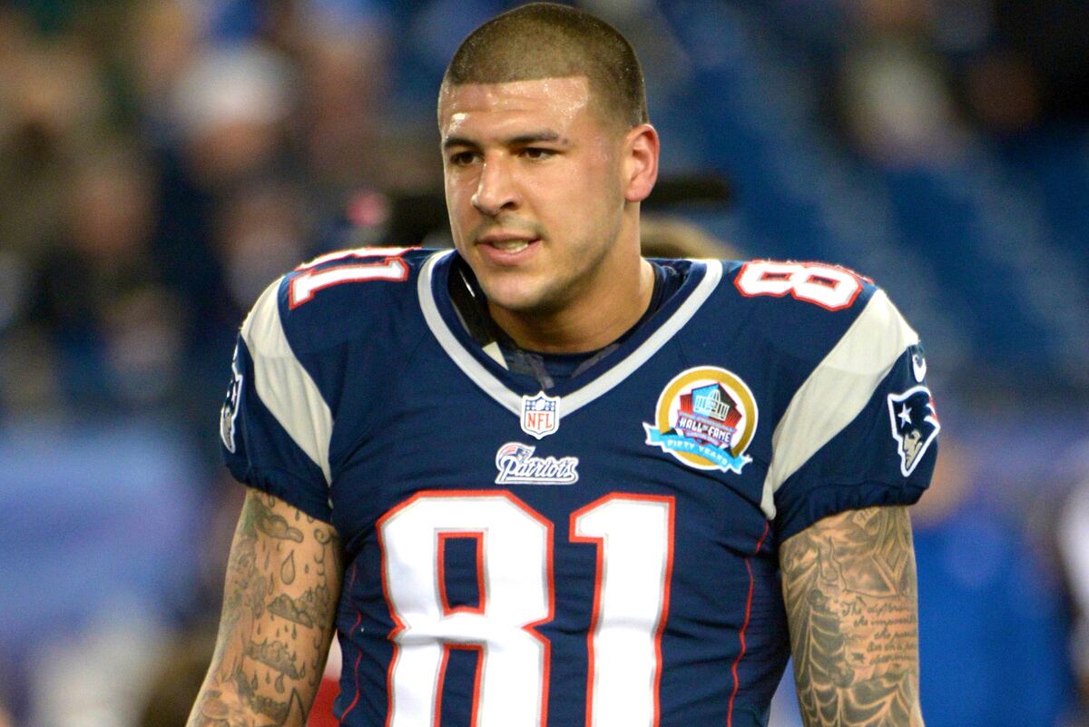 Aaron Hernandez Injury: Updates on Patriots TE's Recovery from Shoulder ...