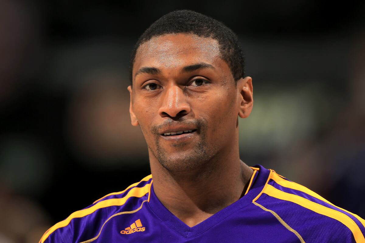L.A. Lakers' Metta World Peace Shows off Drained Knee Fluid | News ...