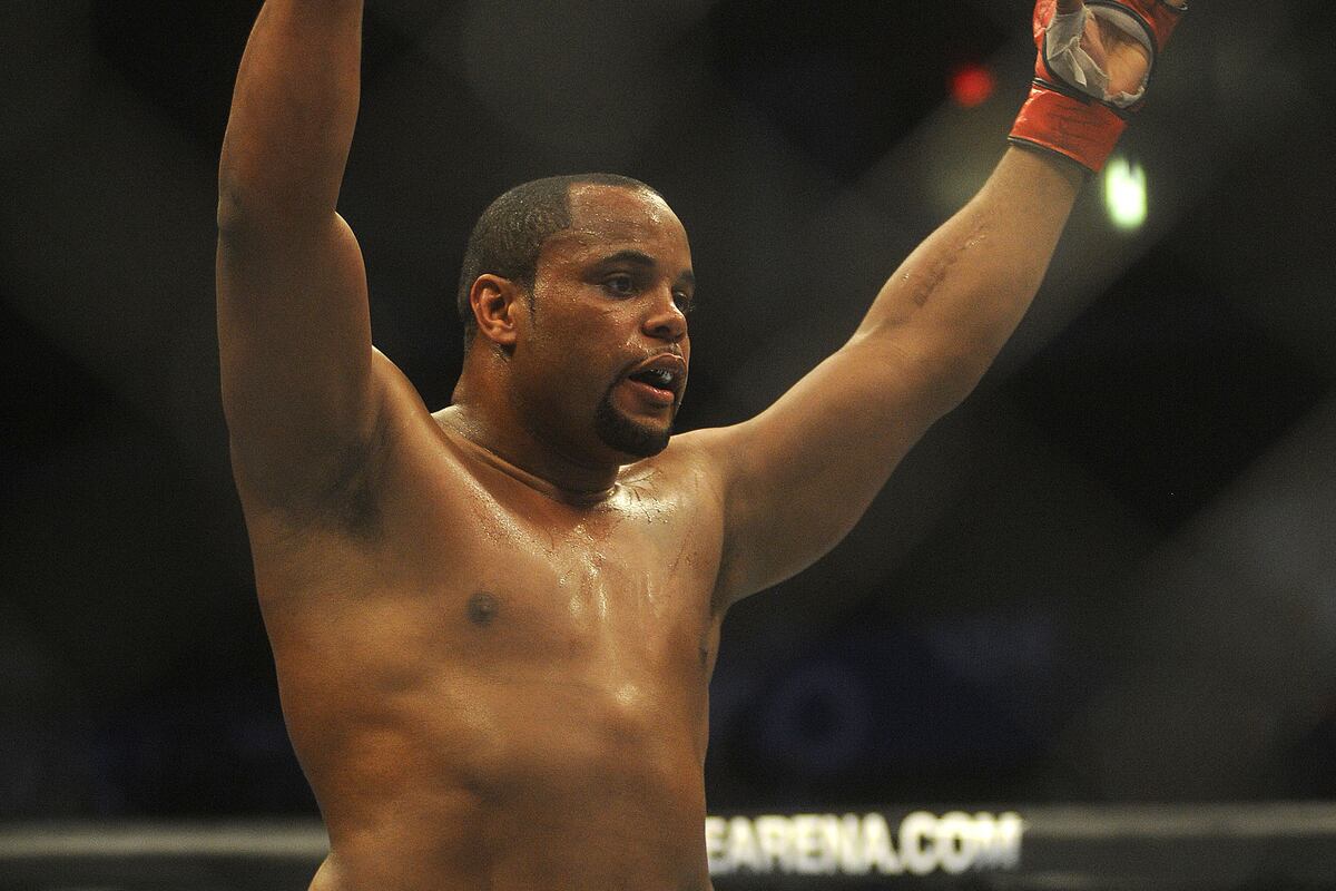 Daniel Cormier Staying at Heavyweight for Now, Hopes to Fight in July ...
