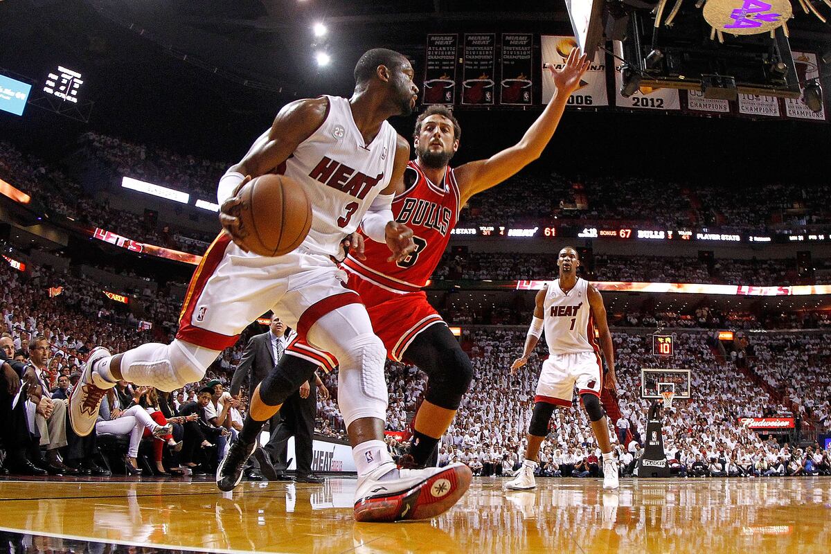 NBA Injury Report: Updates on Dwyane Wade's Knee, Stephen Curry's Ankle ...