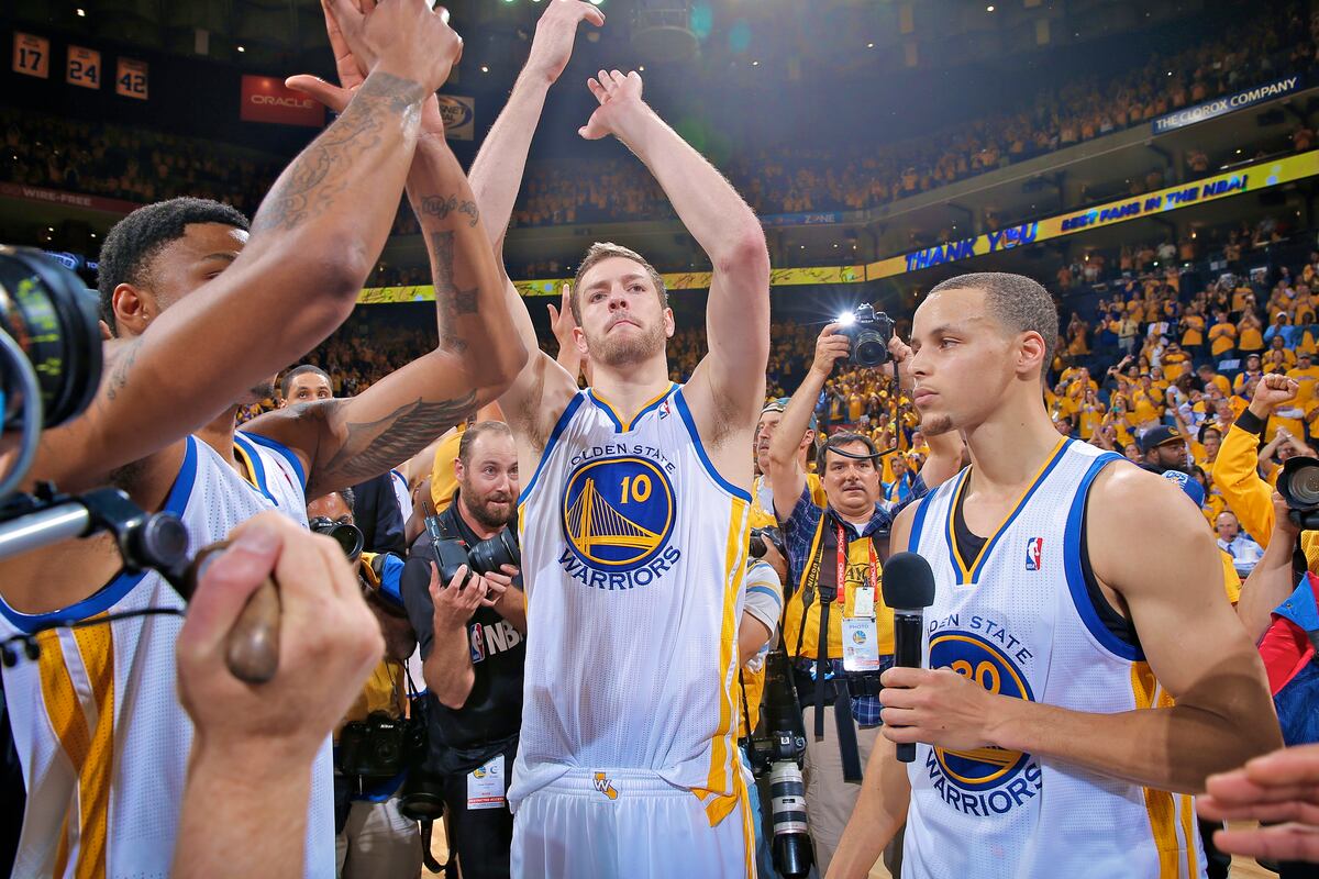 Golden State Fans Show Warriors Love After Thrilling Breakout Season ...