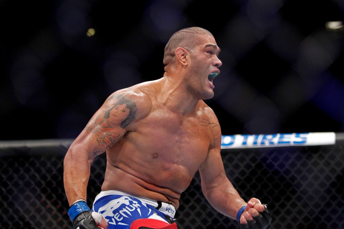 UFC 160: Silva Will Avenge Loss To Velasquez in Spectacular Fashion ...