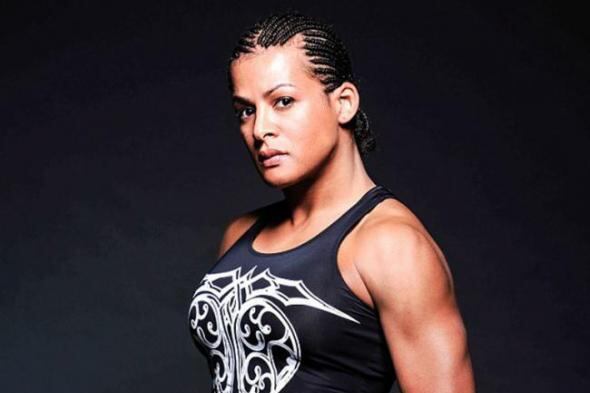 Fallon Fox Stays Unbeaten, Stops Allanna Jones in Spectacular Fashion ...