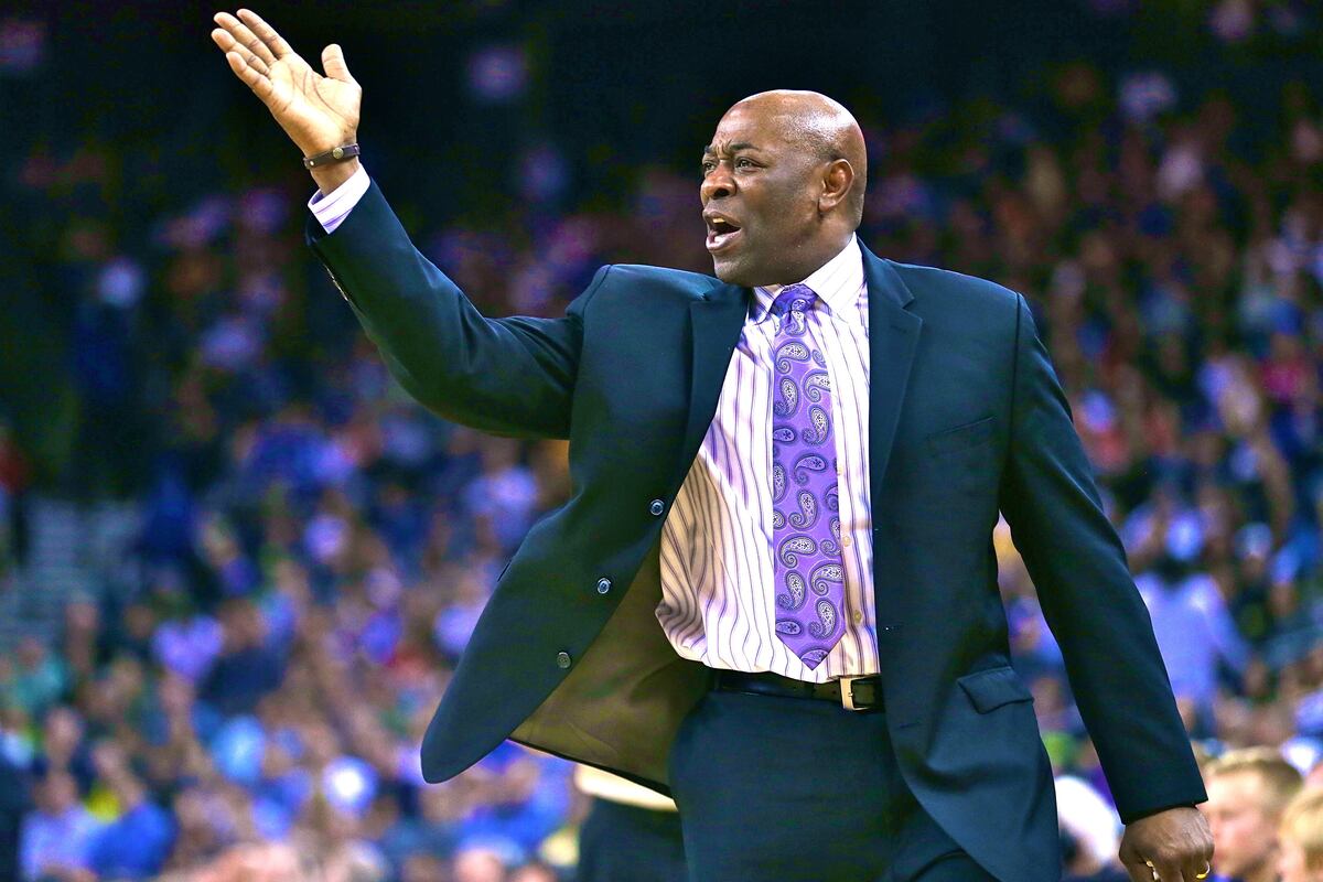 Keith Smart Reportedly Won't Be Retained as Kings Head Coach | News ...