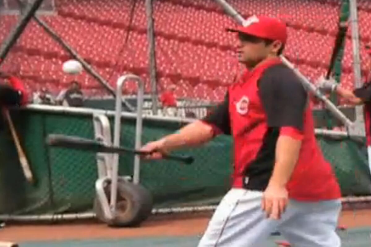 Joey Votto Harnesses Inner Tiger Woods for Ball-Juggling Bat Trick ...