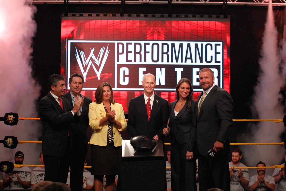 WWE's Greatest Hits of the Week on Twitter, Facebook, Instagram and ...