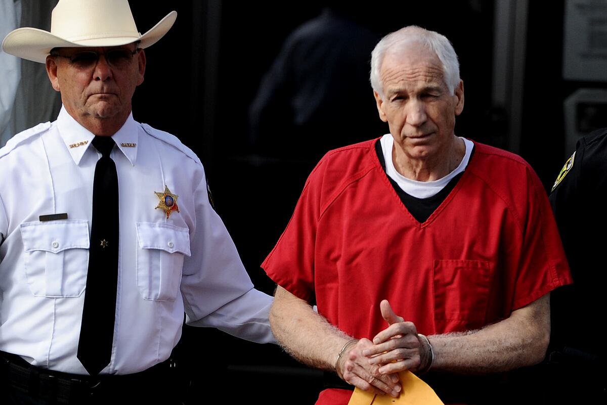 Penn State and Jerry Sandusky Victims Reportedly Agree on Settlement ...