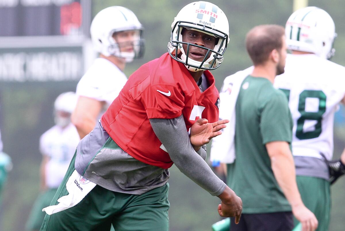 Is Geno Smith the Favorite to Win the New York Jets Starting QB Job ...