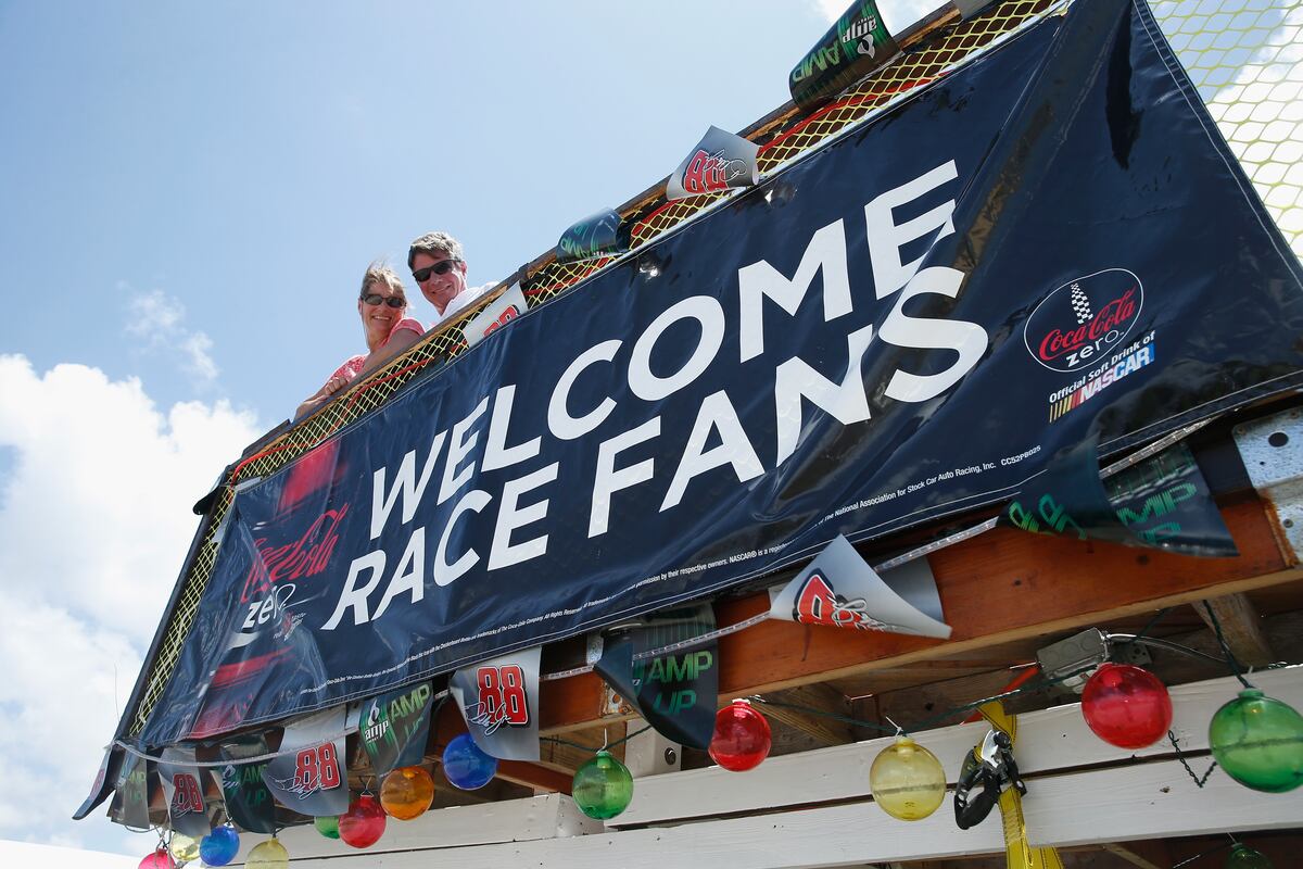 10 Hysterical Pictures of Fans at NASCAR Races | News, Scores ...